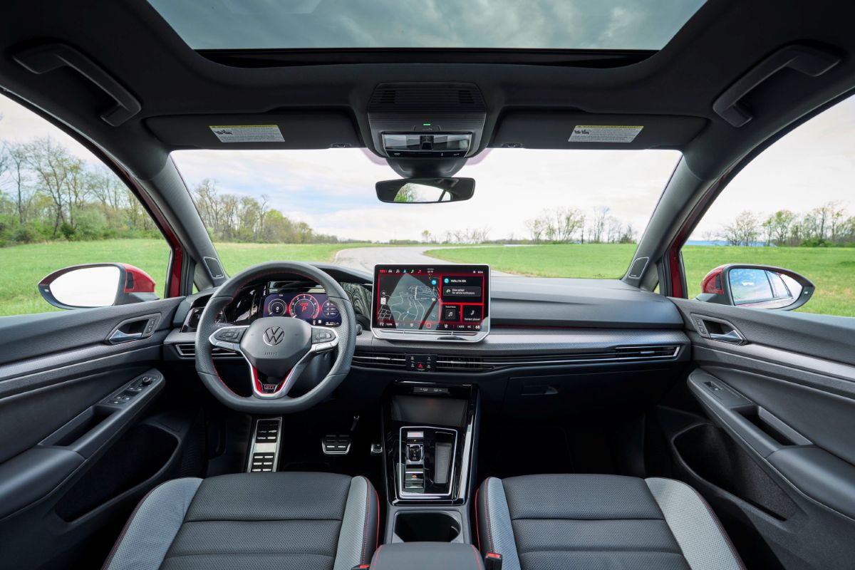 Volkswagen presentó los renovados GTI y Golf R del 2025 - AutoNews-Wire.com